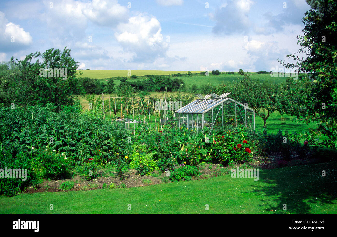 Wiltshire cottage garden England Stock Photo - Alamy