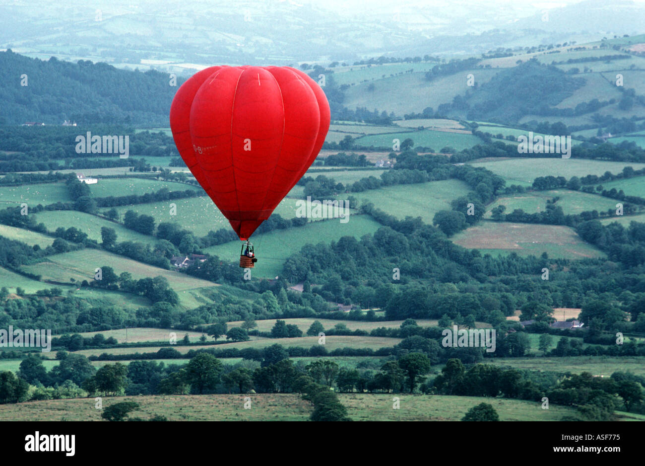 Red hot air balloon hi-res stock photography and images - Alamy