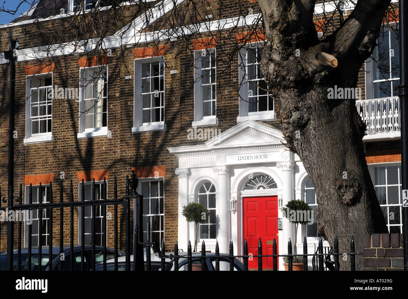 house on the river thames in hammersmith london Stock Photo - Alamy