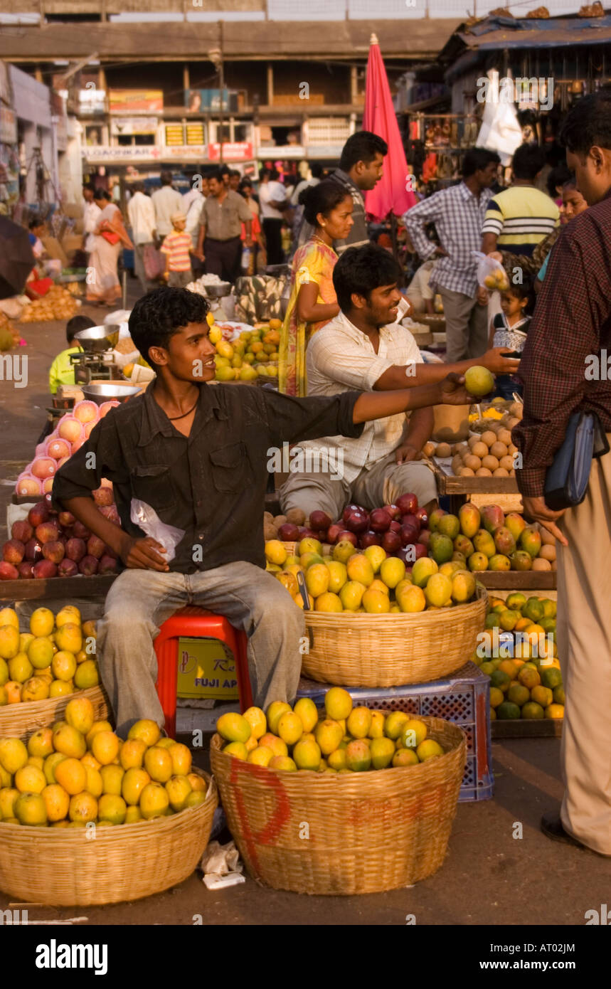 Limes market india hi-res stock photography and images - Alamy