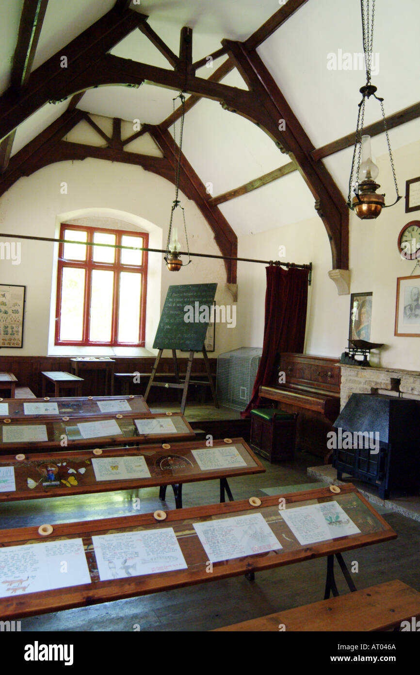Classroom uk history lesson hi-res stock photography and images - Alamy