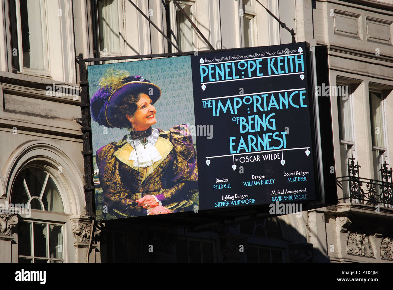 London billboard hi-res stock photography and images - Alamy