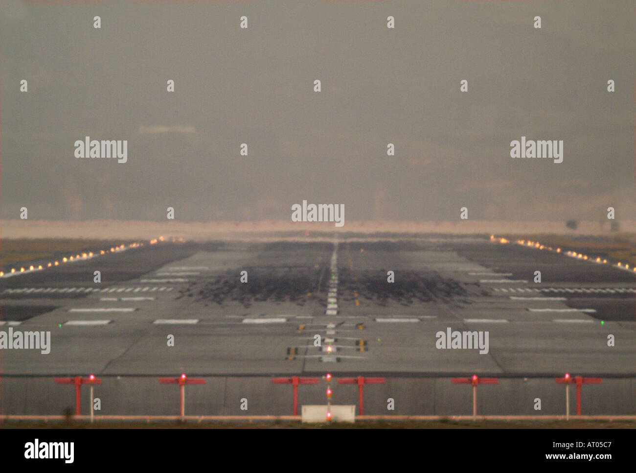 Fog runway hi-res stock photography and images - Alamy