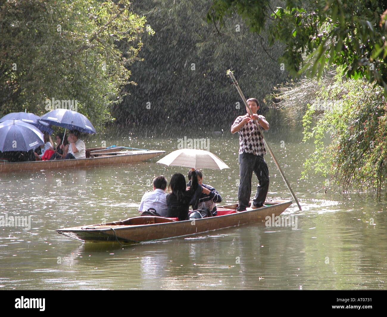 River isis punting in oxford hi-res stock photography and images - Alamy