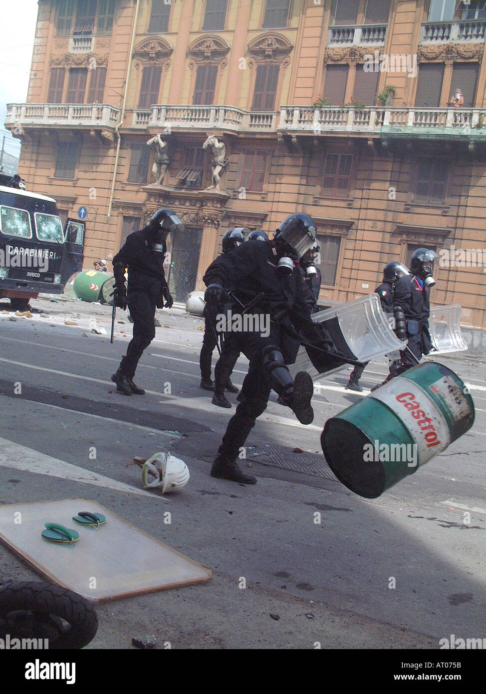 2001 genoa g8 summit hi-res stock photography and images - Alamy