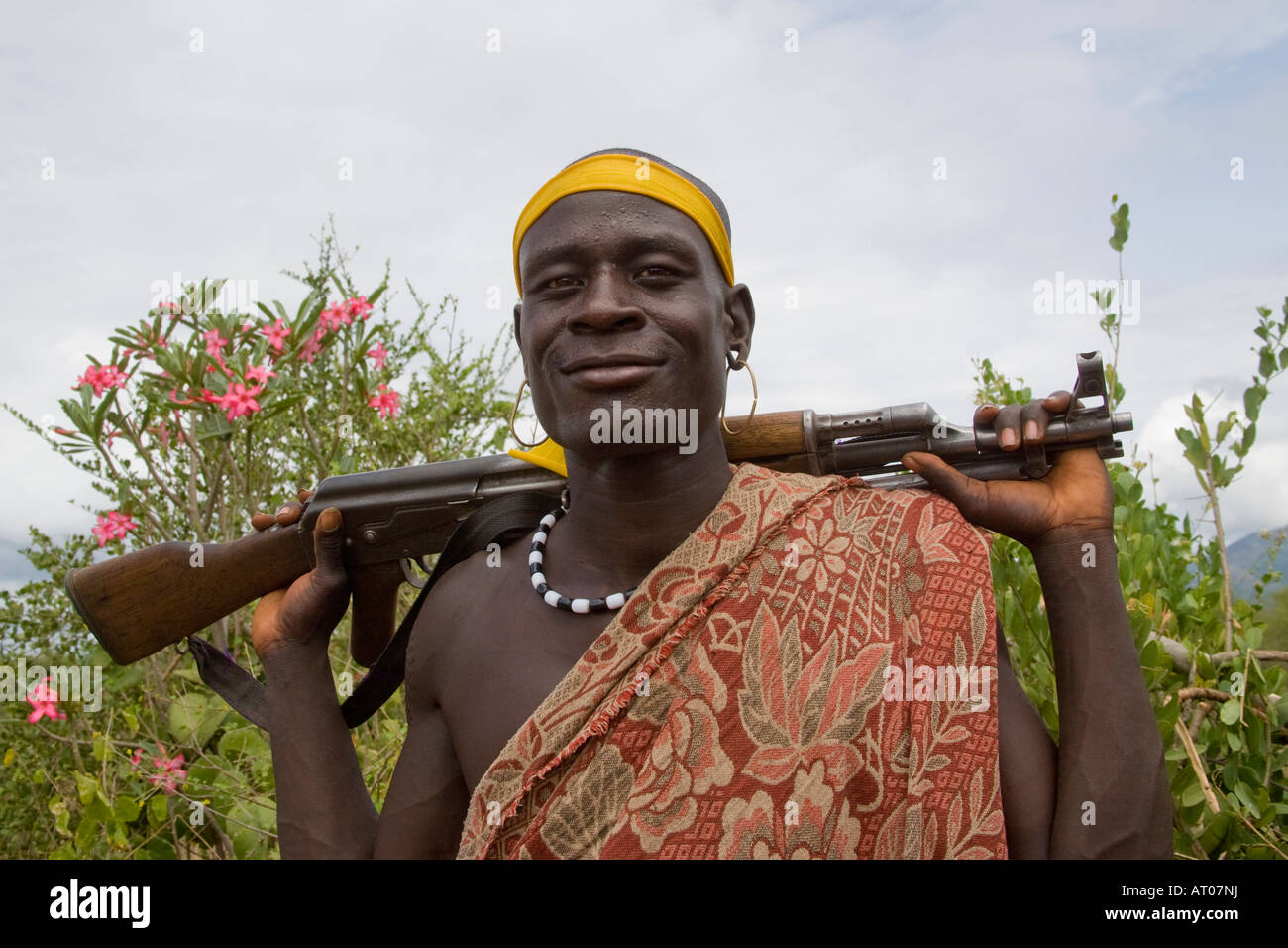 Man mursi tribe scarification omo hi-res stock photography and images ...