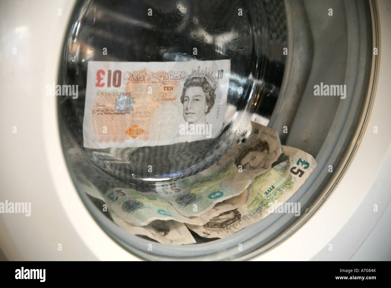 Laundering machine hi-res stock photography and images - Alamy