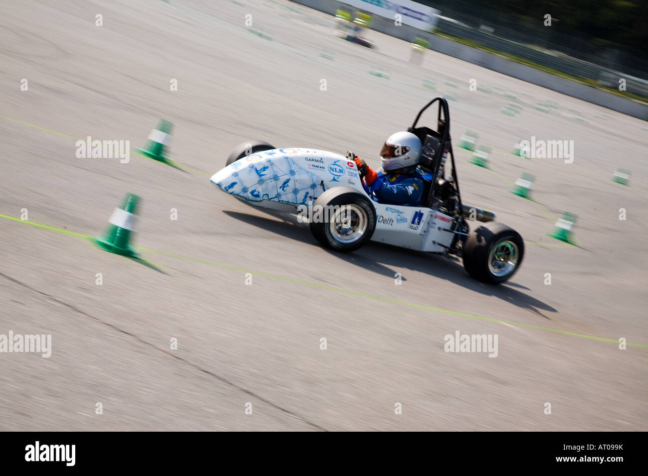 Rennwagen der Formula Student waehrend des rennens racing car formula ...