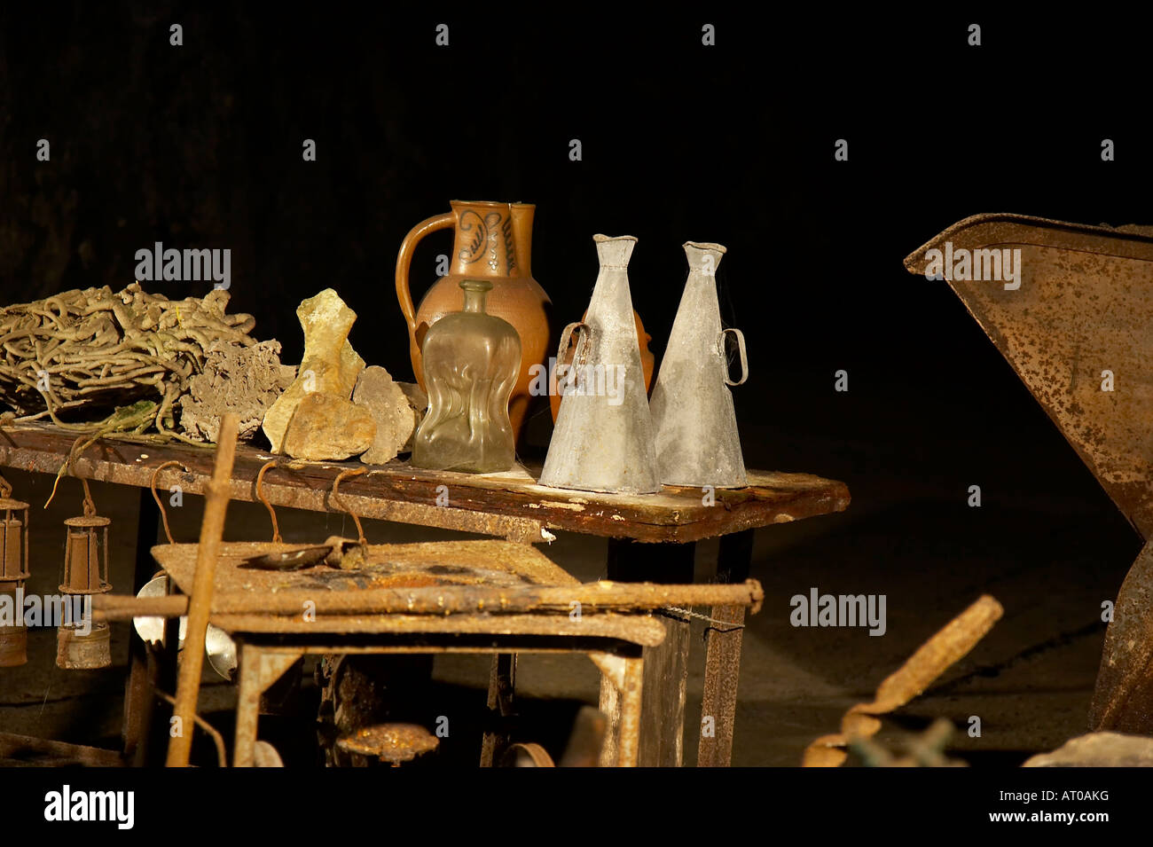 Things to do underground hi-res stock photography and images - Alamy