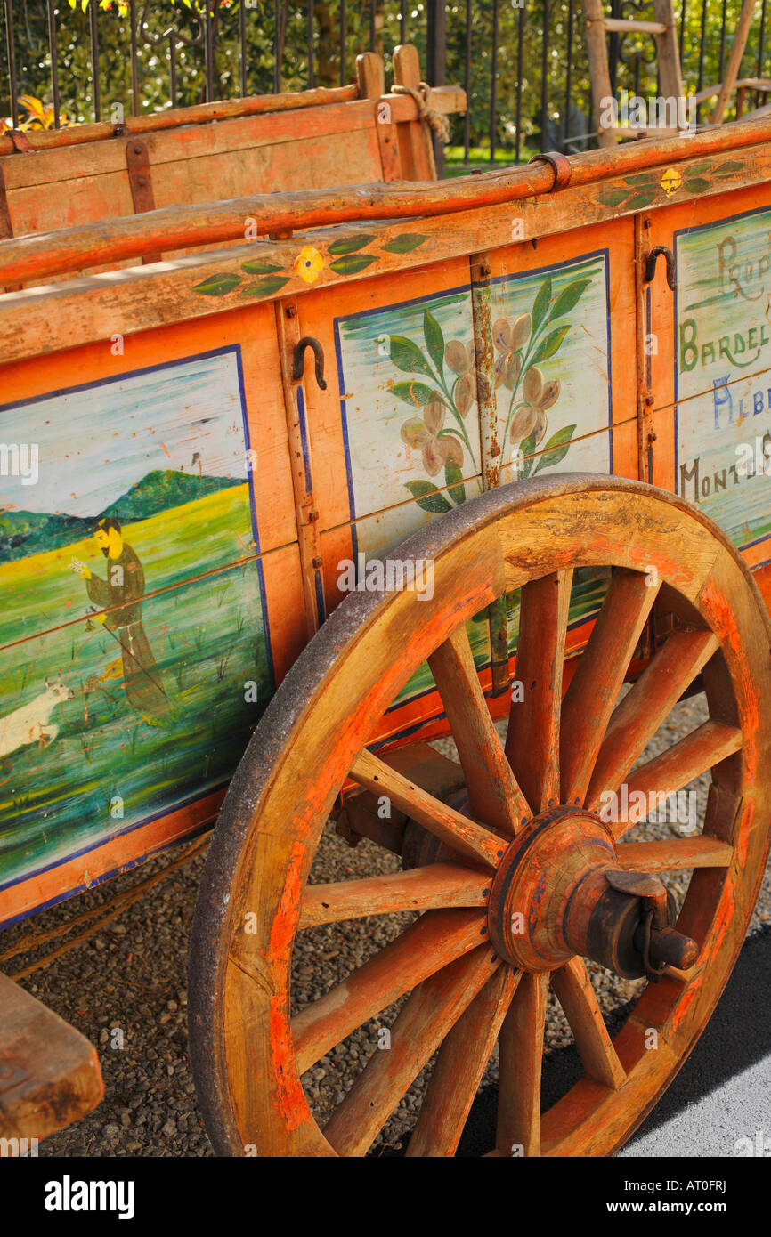 Detail of the antique wagon, Tuscany, Italy Stock Photo - Alamy