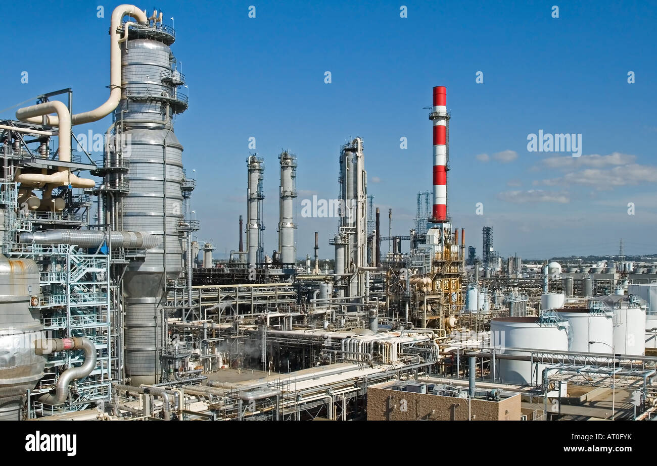 A complex oil refinery for making gasoline Stock Photo - Alamy