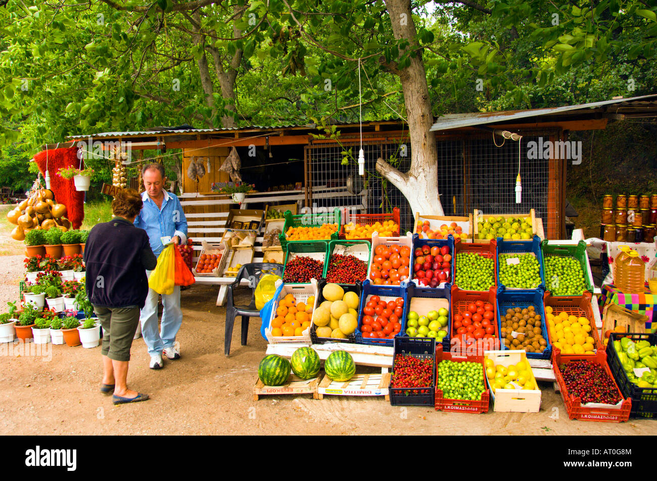 Fruit stands hi-res stock photography and images - Alamy