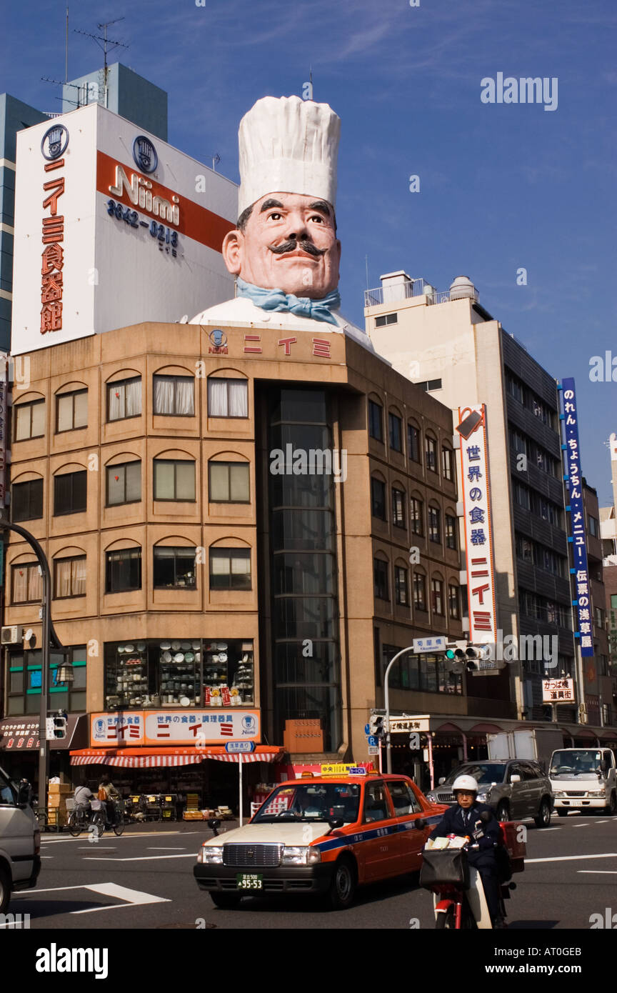 Large Chef s head on top of building in Kappabashi kitchenware shopping ...