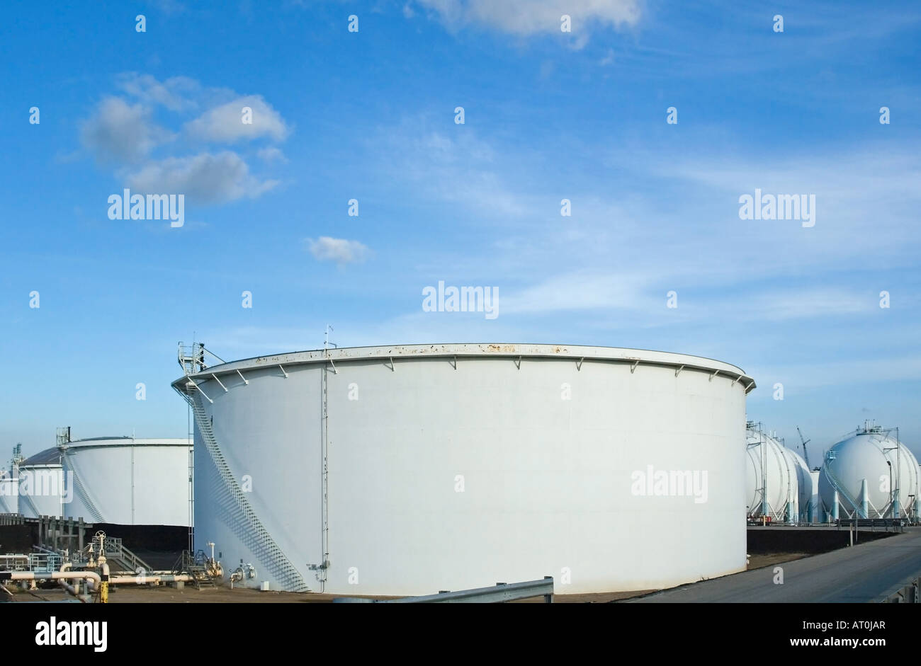 The storage tanks at an oil refinery complex Stock Photo - Alamy