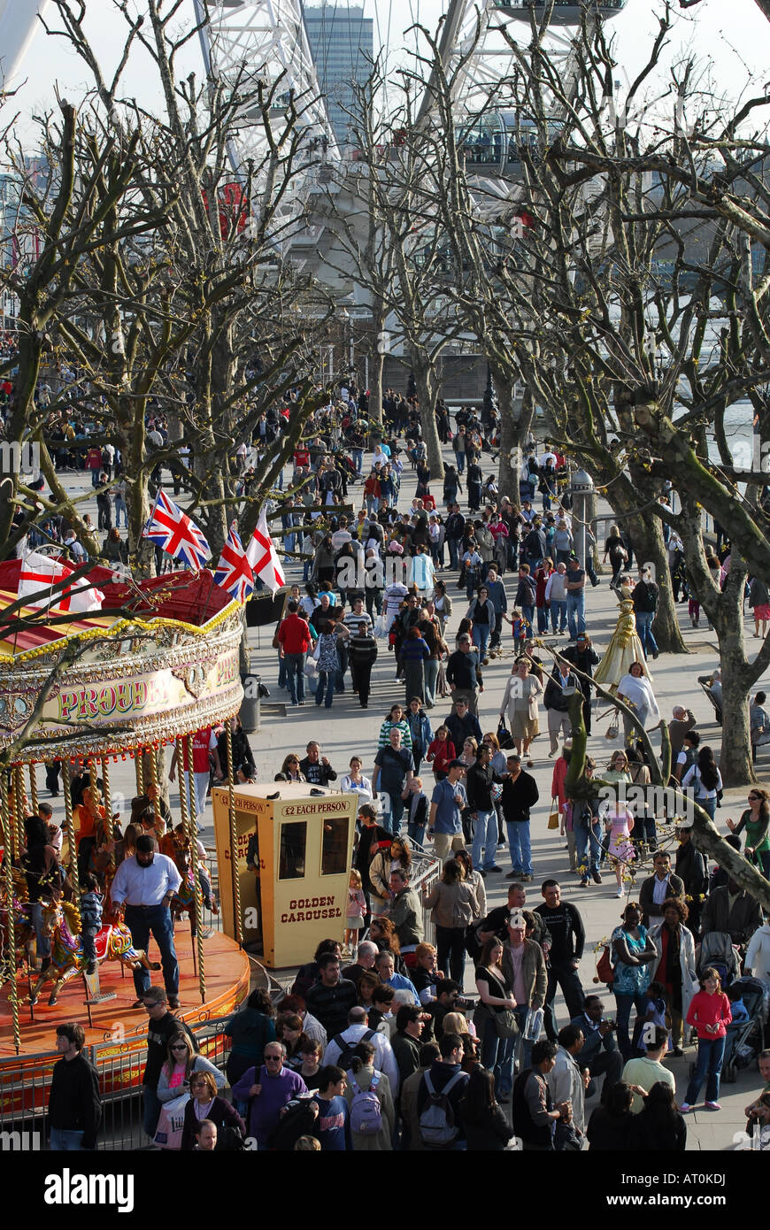 Crowd walking london hi-res stock photography and images - Alamy