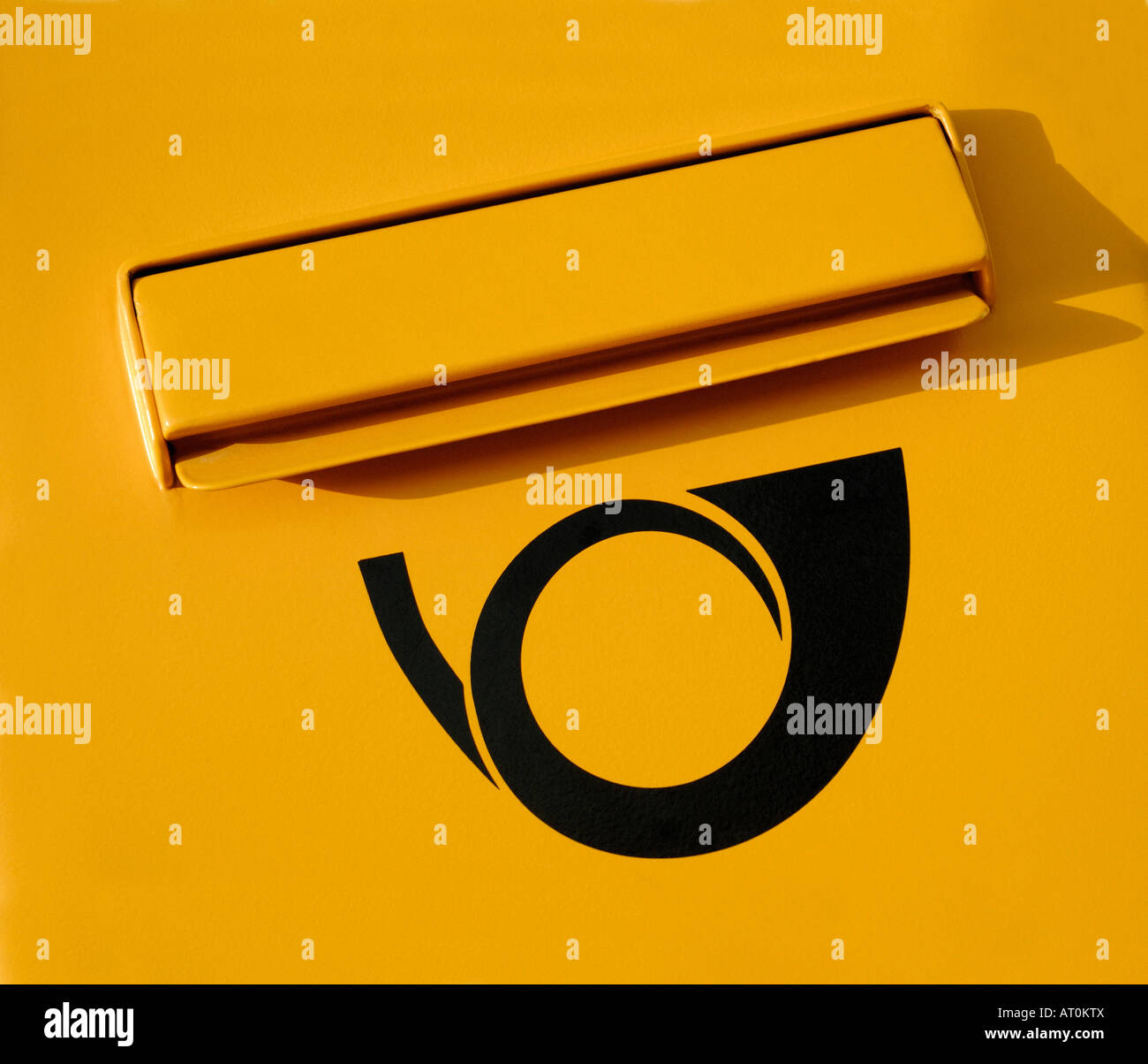 Post box signs hi-res stock photography and images - Alamy