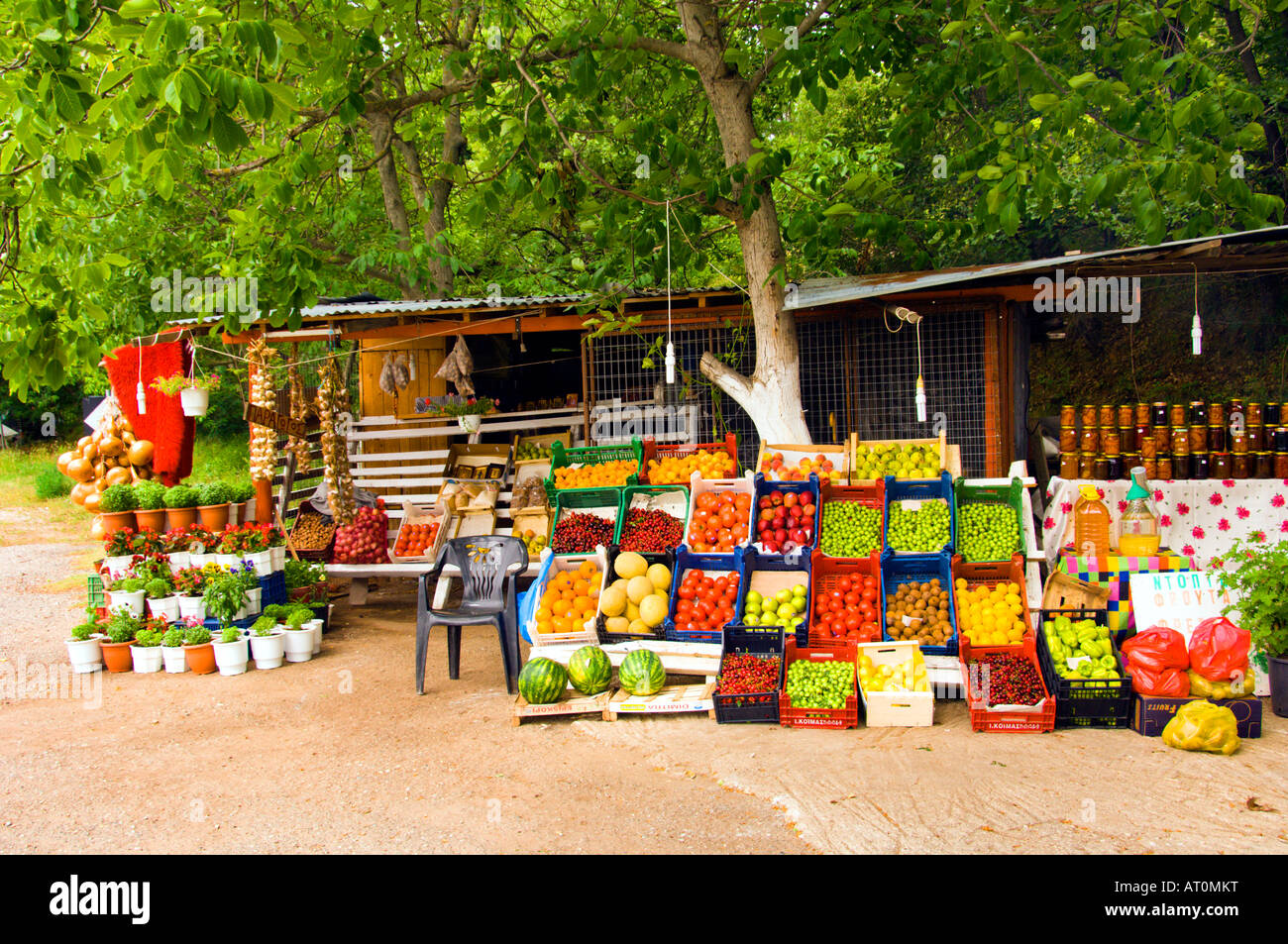 Fruit stands hi-res stock photography and images - Alamy