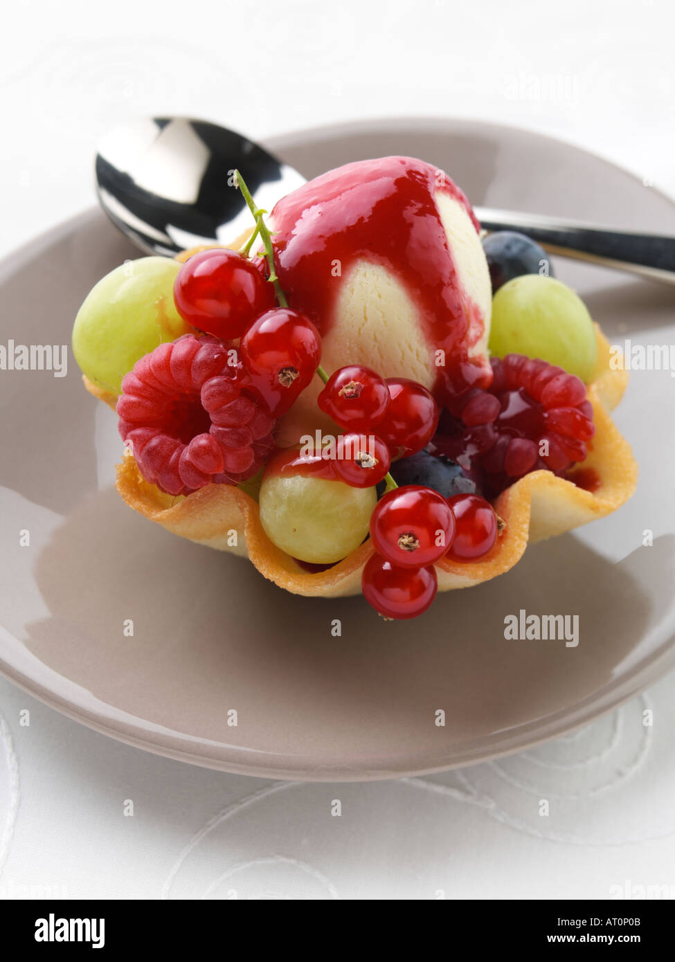 Tuile pastry case hi-res stock photography and images - Alamy