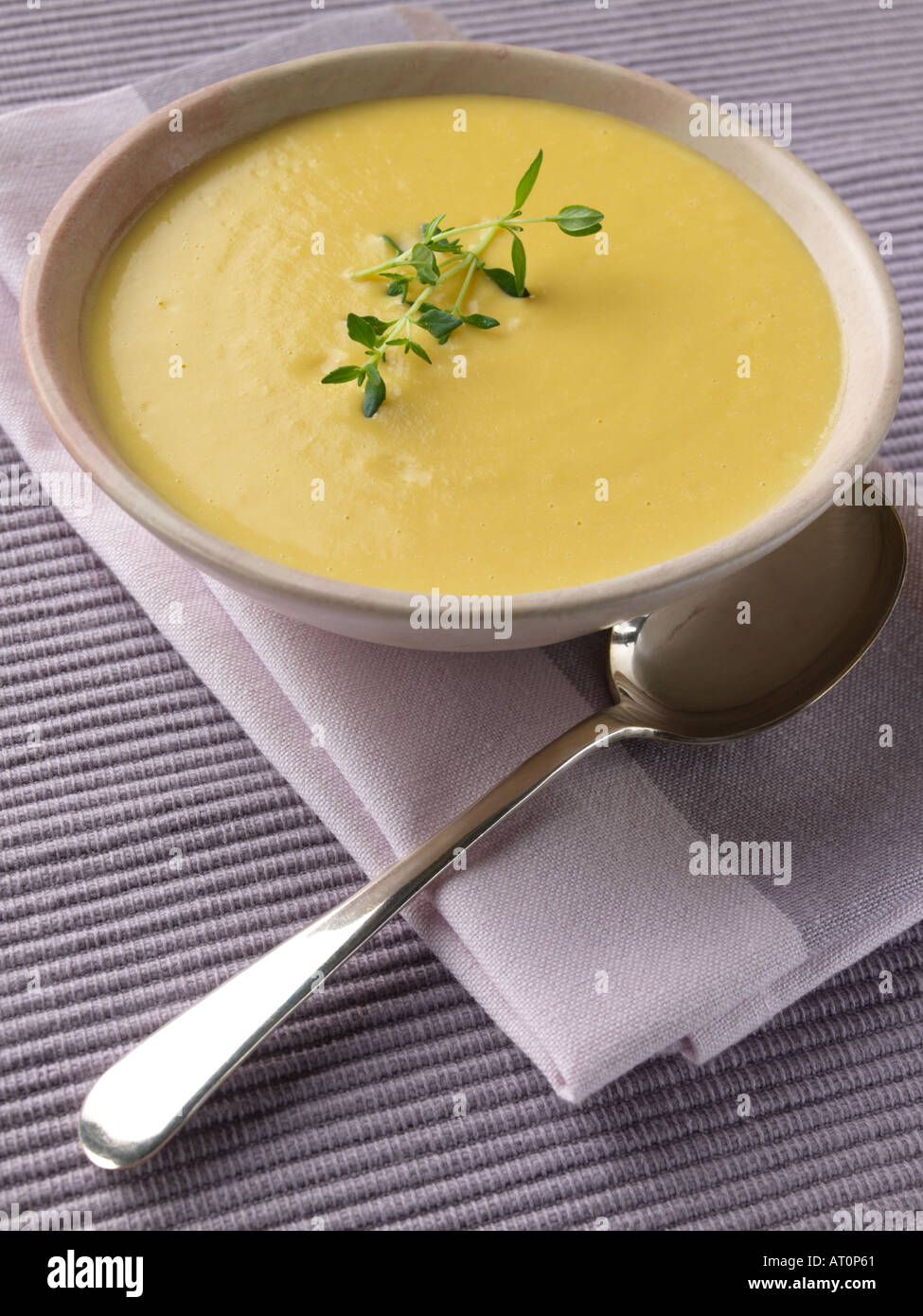 Individual bowl haricot bean soup hi-res stock photography and images ...