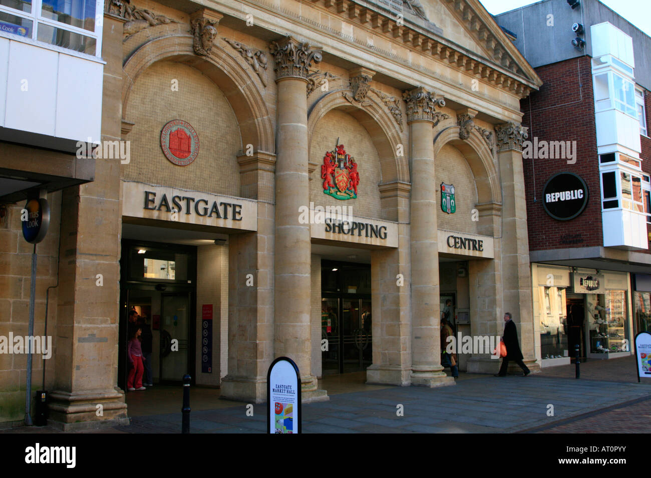gloucester town city centre high street eastgate shopping england uk gb ...