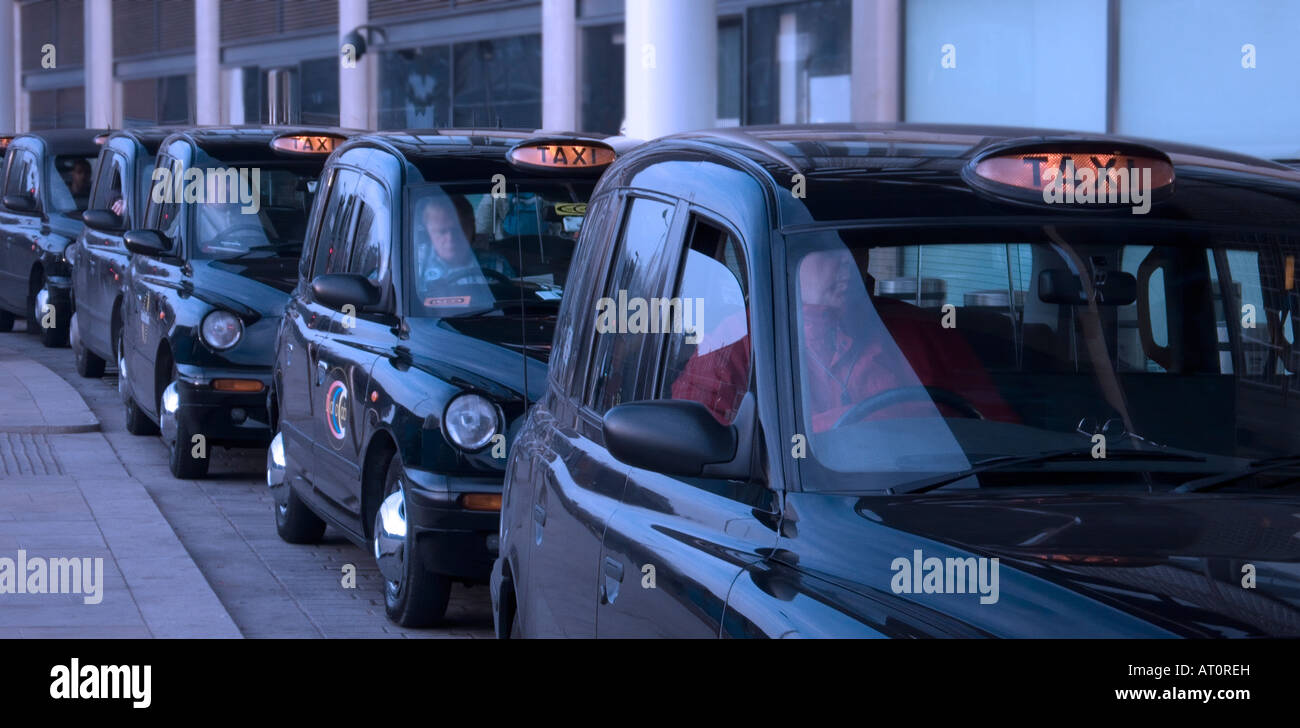 Taxi rank hi-res stock photography and images - Alamy
