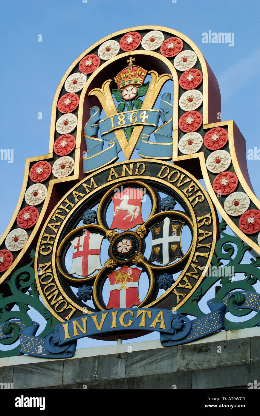 A coat of arms near Blackfriars bridge in London Stock Photo - Alamy