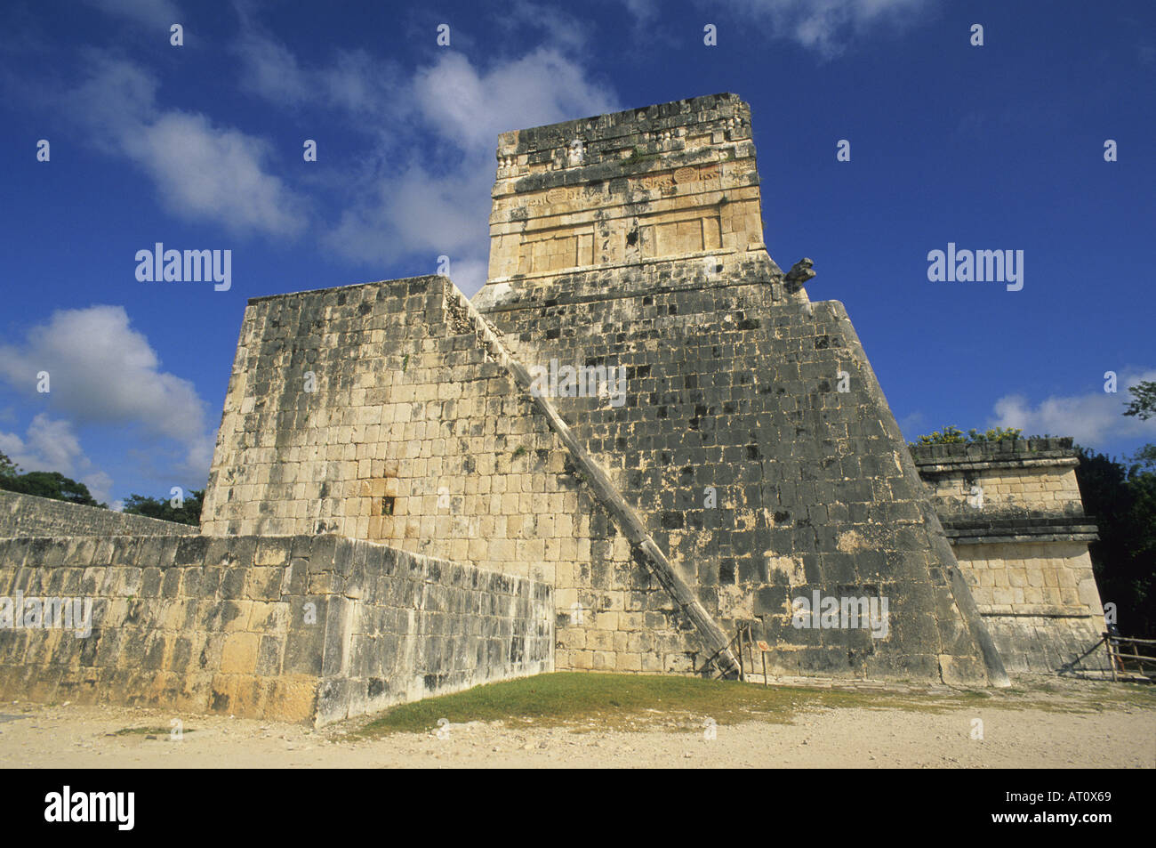 Pyramid of Chichen Itza Yucatan Mexico Mayan art Stock Photo - Alamy