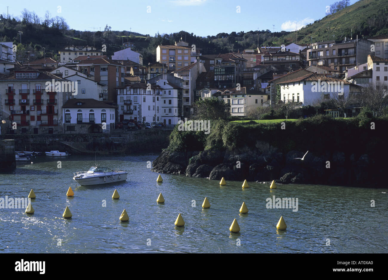 Mundaka basque country spain port hi-res stock photography and images ...