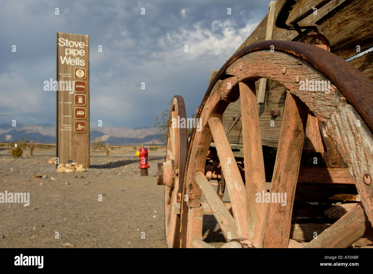 Stovepipe wells village hi-res stock photography and images - Alamy