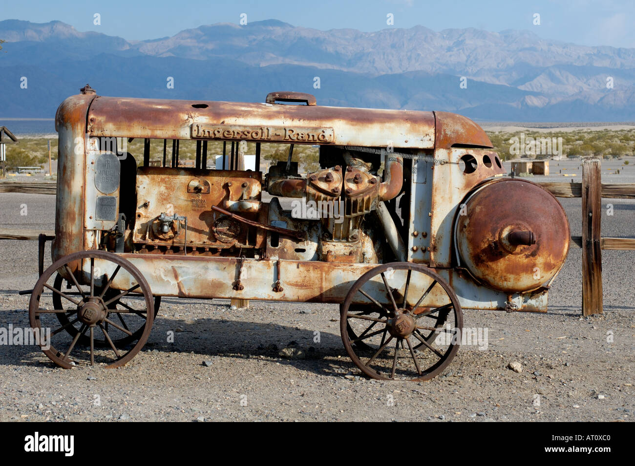 Stovepipe wells village hi-res stock photography and images - Alamy