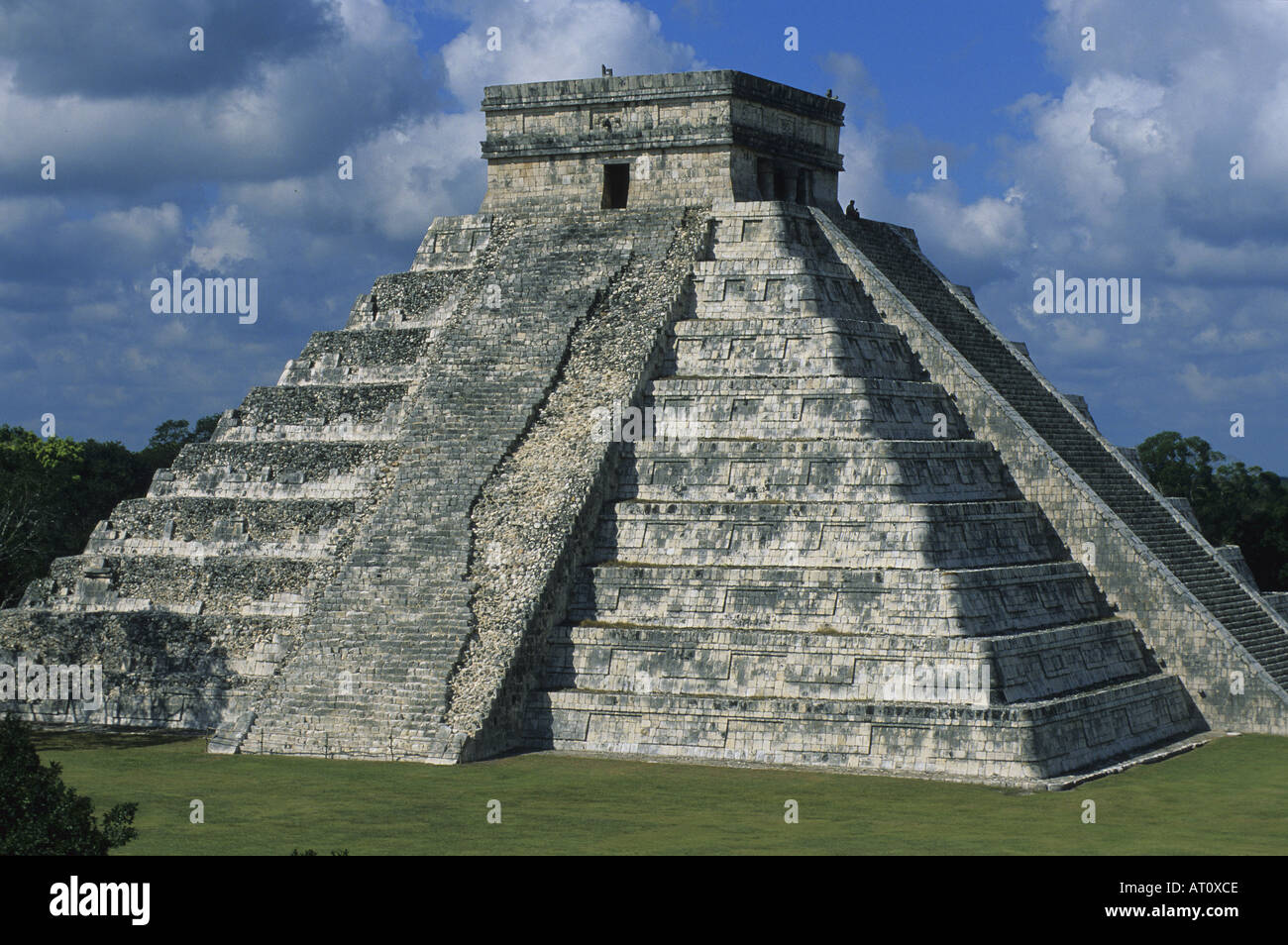 Pyramid of Chichen Itza Yucatan Mexico Mayan art Stock Photo - Alamy