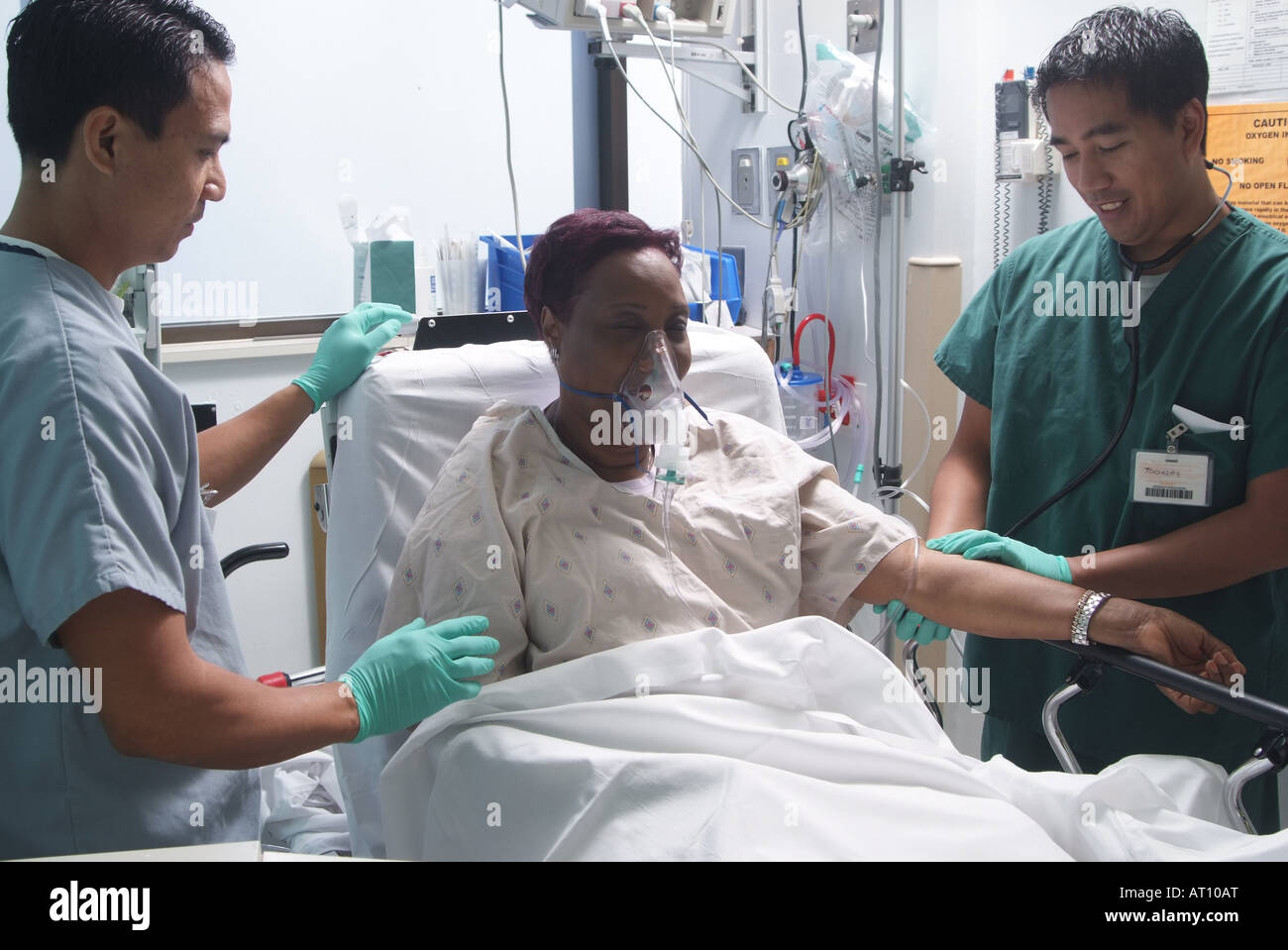 Hospital Emergency Room Patient given oxygen in ER Stock Photo - Alamy