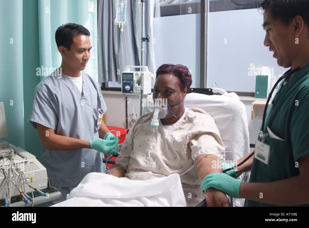 Hospital Emergency Room Patient given oxygen in ER Stock Photo - Alamy