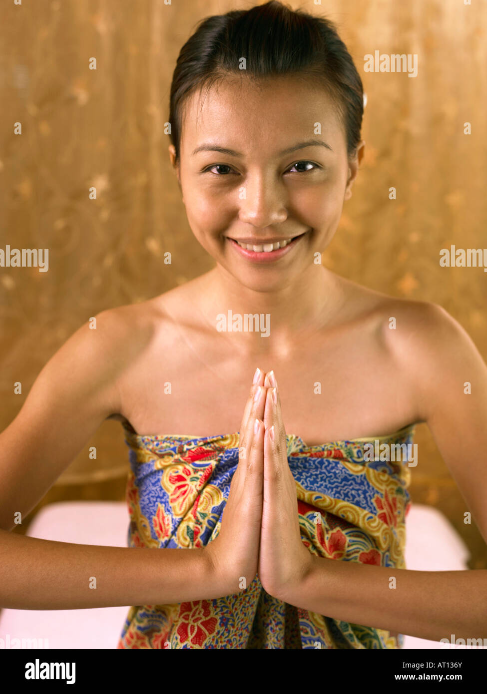 woman with sarung Stock Photo - Alamy