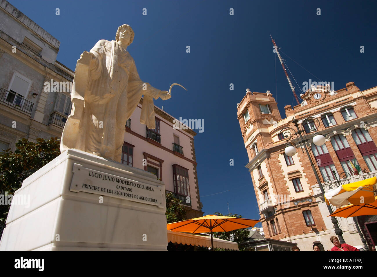 Statue in the old town of Cádiz Stock Photo - Alamy