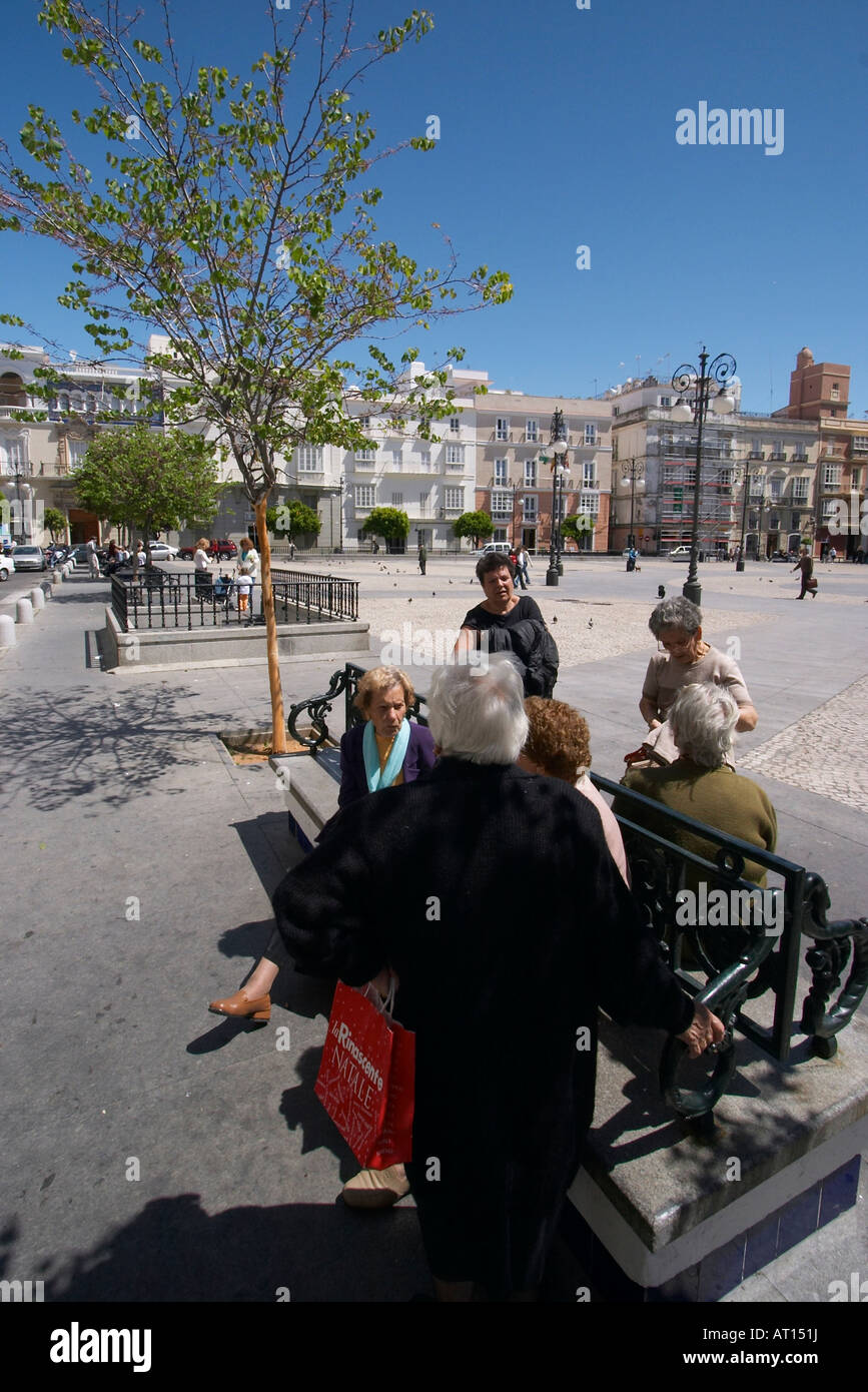 Women debating hi-res stock photography and images - Alamy