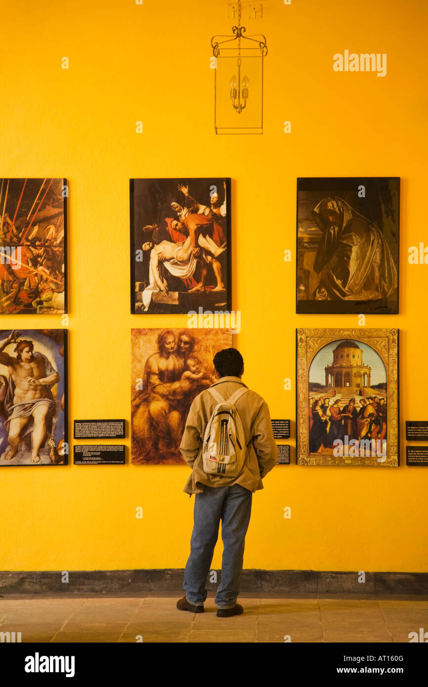 Student male art gallery hi-res stock photography and images - Alamy