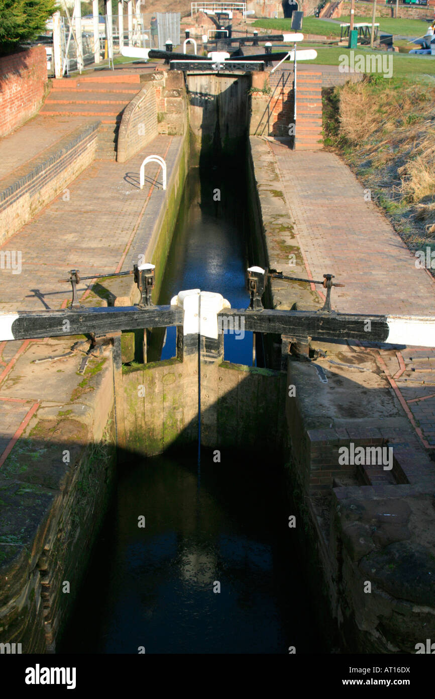 narrow boat lock stourport on severn canal basin barges berthed ...