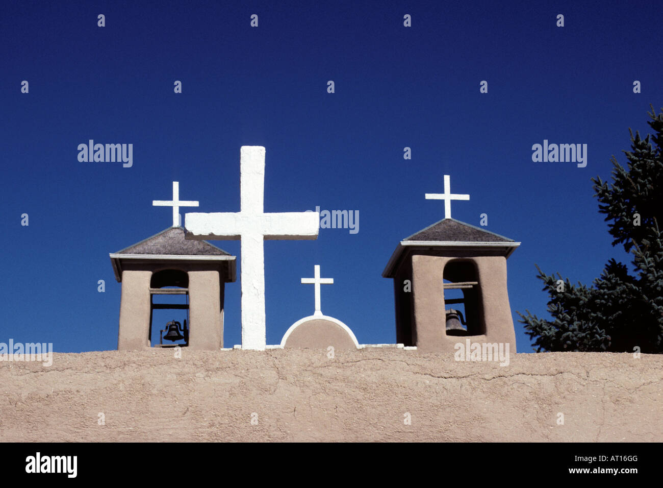 Four white crosses hi-res stock photography and images - Alamy