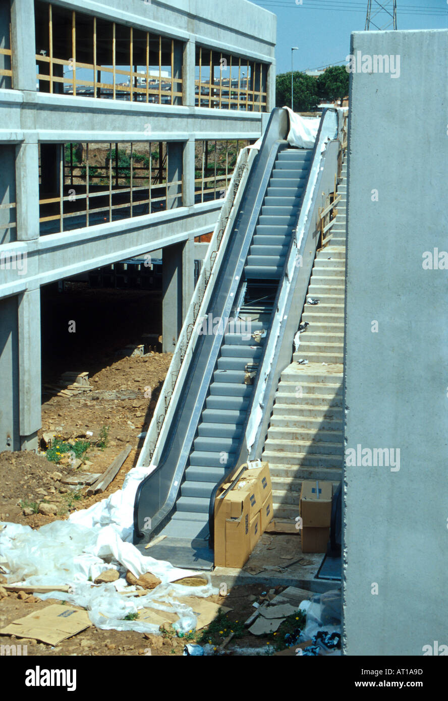 escalator under construction Stock Photo - Alamy