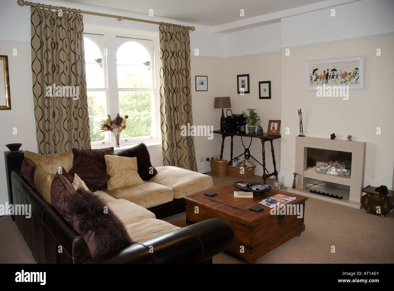 Middle class flat hi-res stock photography and images - Alamy