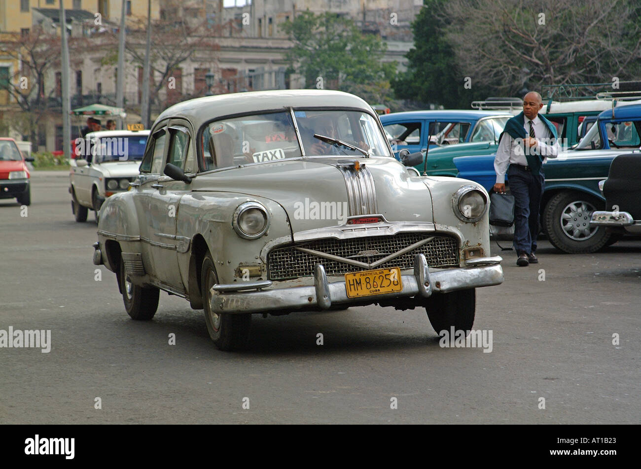 Cuba Havan old American Pontiac car JMH0095 Stock Photo - Alamy