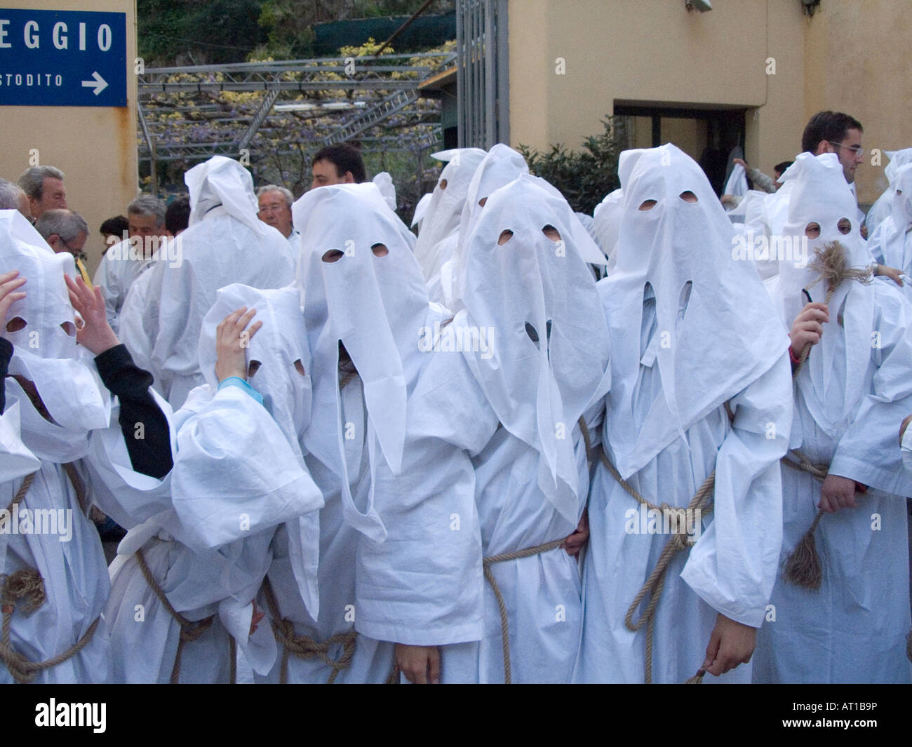 Italian red cross children hi-res stock photography and images - Alamy
