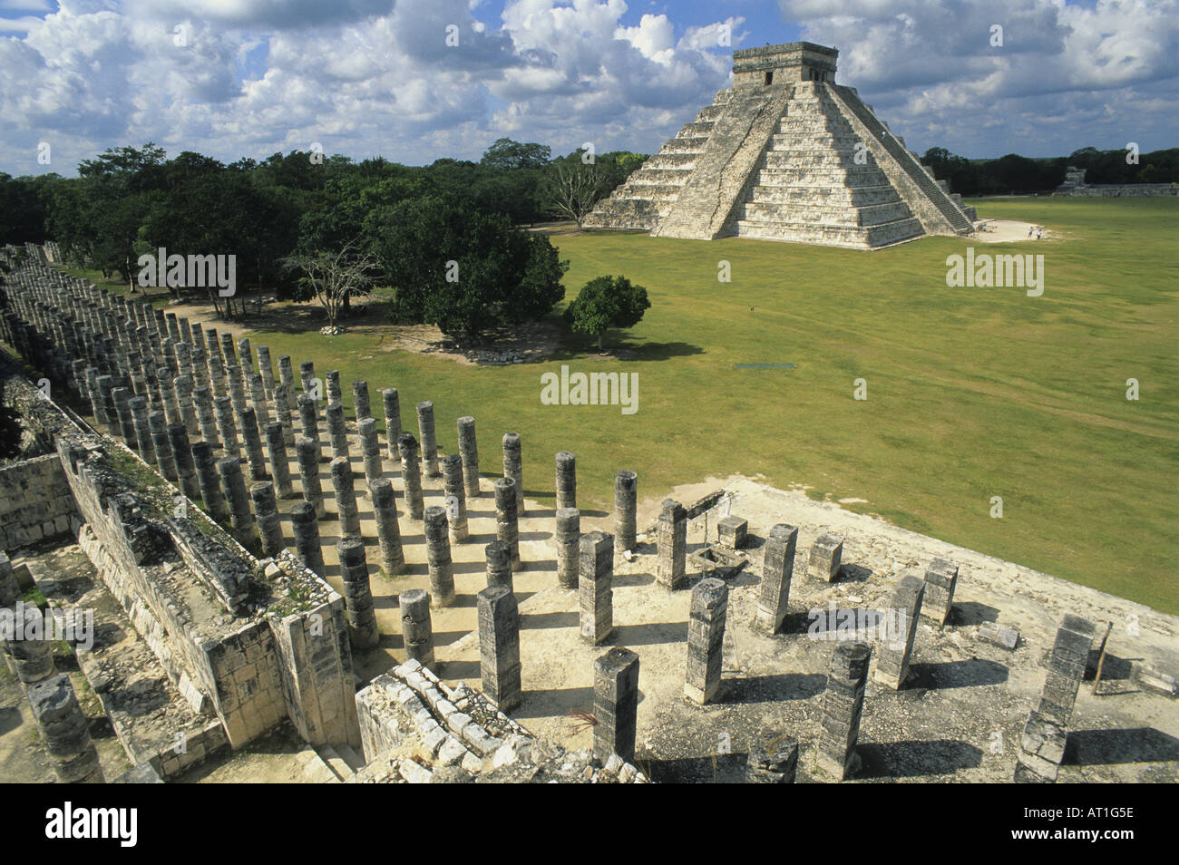 Pyramid of Chichen Itza Yucatan Mexico Mayan art Stock Photo - Alamy