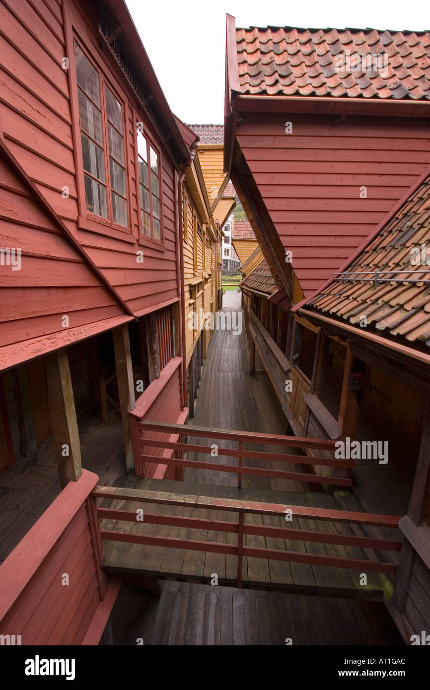 Timber bridge supports hi-res stock photography and images - Alamy