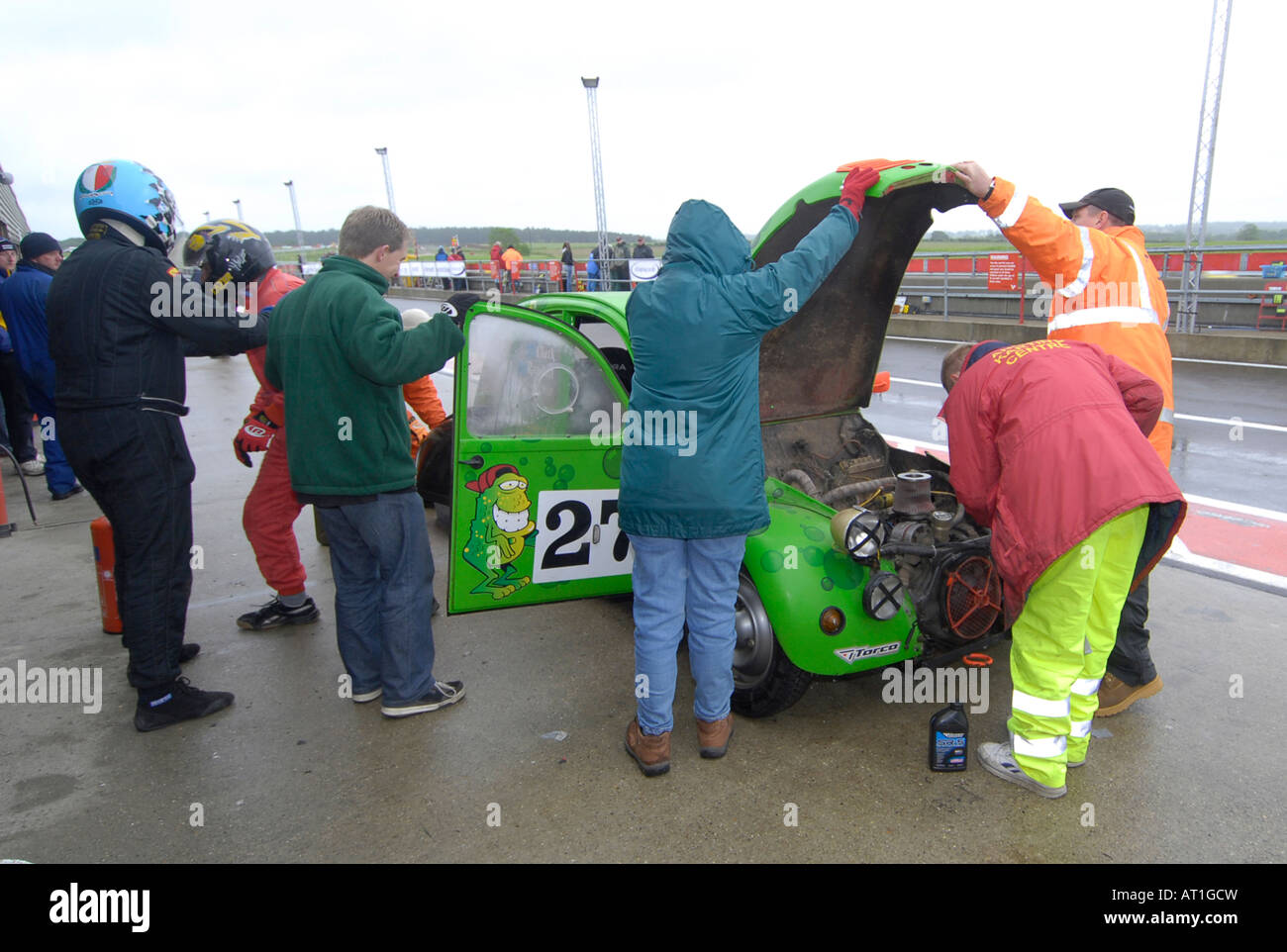 24 hour racing hi-res stock photography and images - Alamy