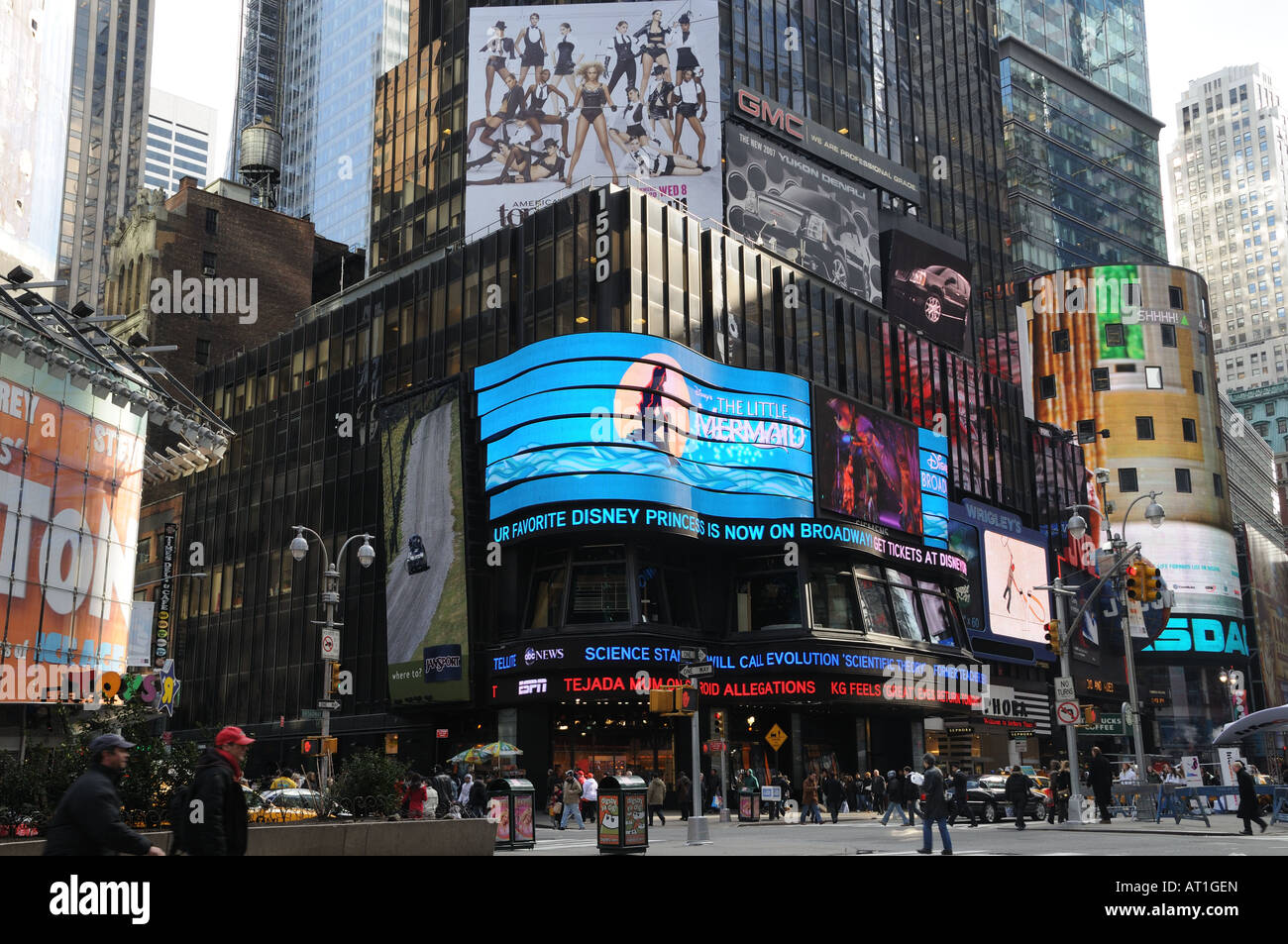Broadway billboards hi-res stock photography and images - Alamy