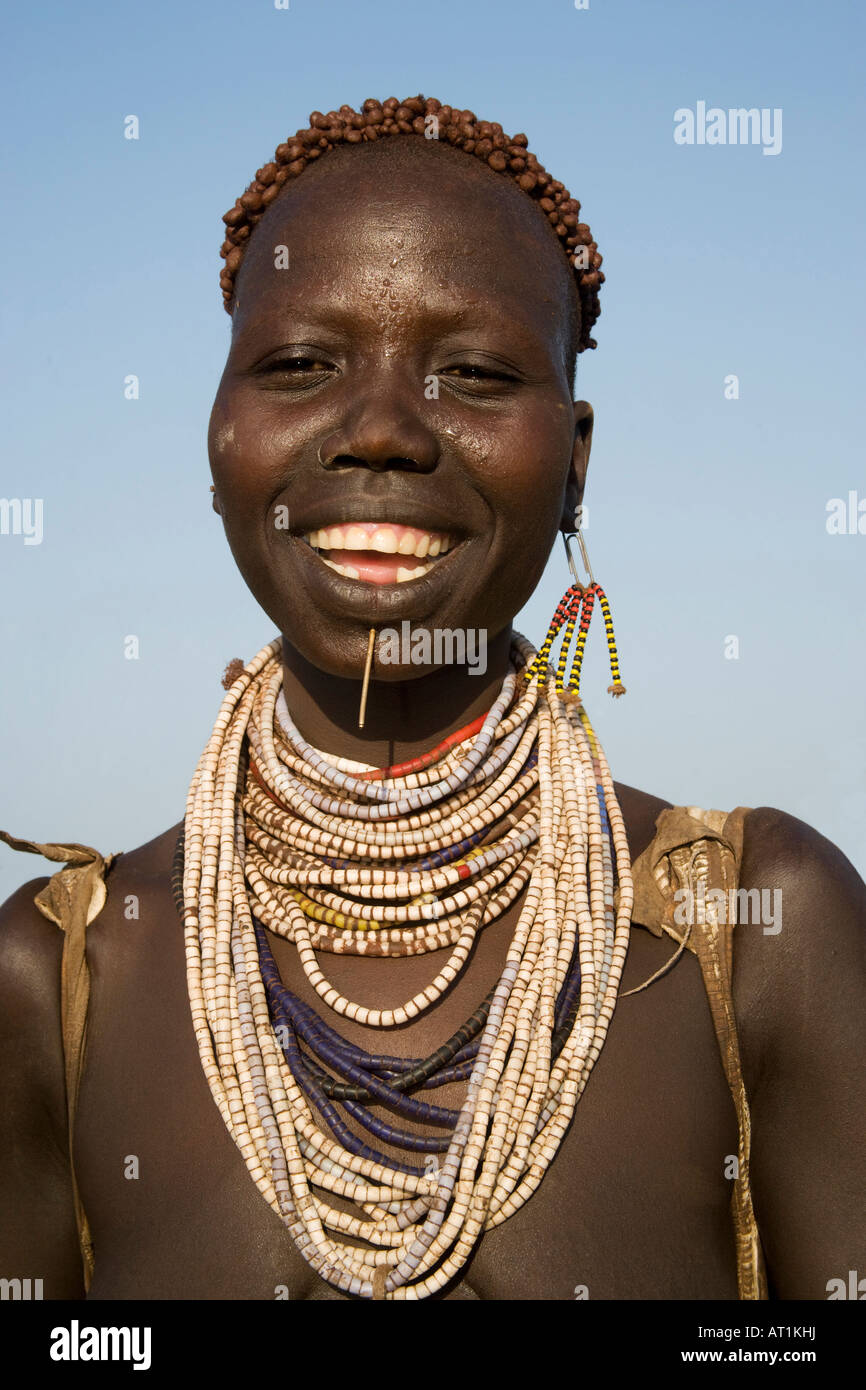 Smiling Woman of the Karo Tribe, Dus, Omo River Valley, Ethiopia Stock ...