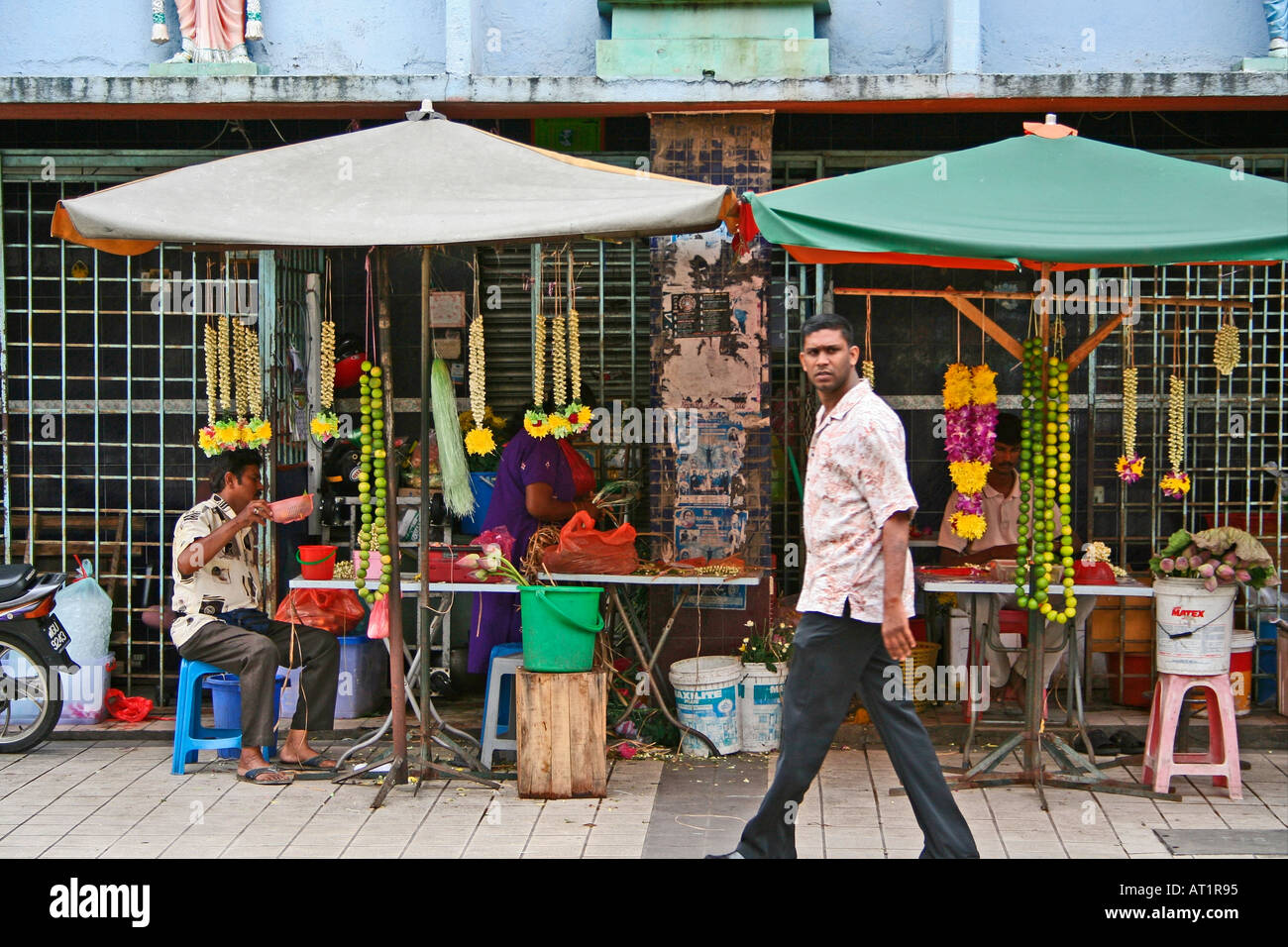 market stalls Hindu temple Malaysia Stock Photo - Alamy