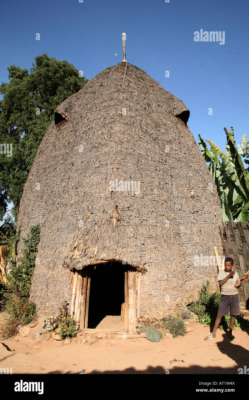 Dorze hut hi-res stock photography and images - Alamy